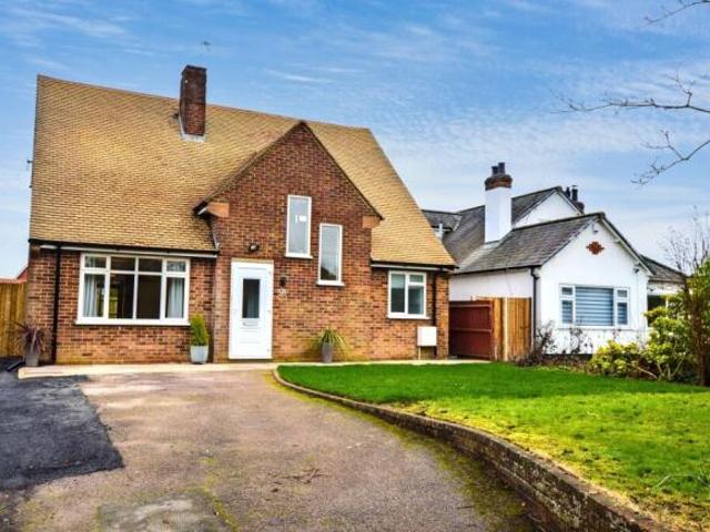 3 bedroom detached house for sale in Oaklands Lane, St Albans, AL4