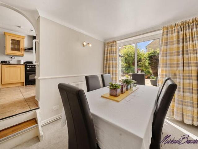 3 bedroom detached house for sale in Oakleigh Avenue, Clayton, Bradford, BD14 6QE, BD14