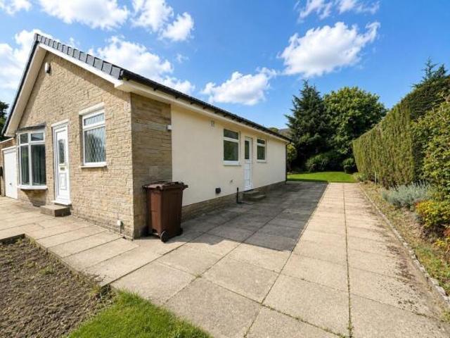 3 bedroom detached house for sale in Oakleigh Grove, Clayton, Bradford, BD14