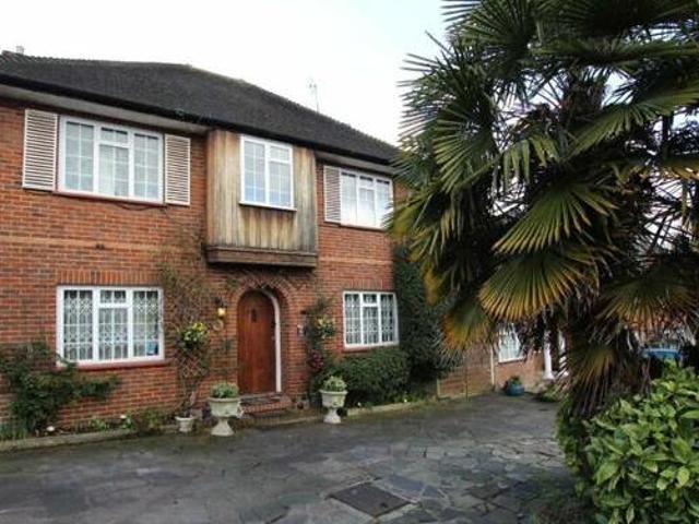 3 Bedroom Detached House For Sale In Oakleigh Park, London