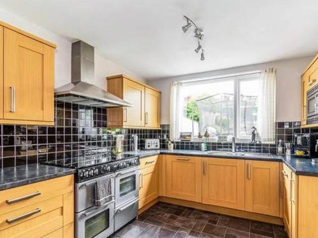 3 bedroom detached house for sale in Oaktree Road Southampton SO18