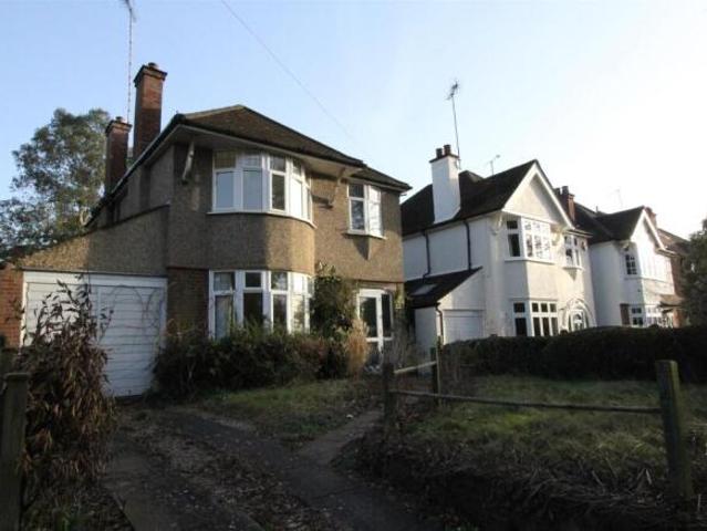 3 bedroom detached house for sale in Old Harpenden Road, St. Albans, AL3