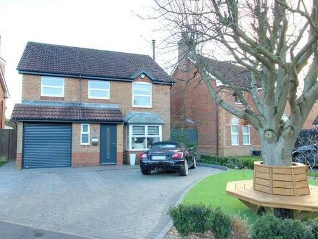3 bedroom detached house for sale in Oriel Close Walkington HU17