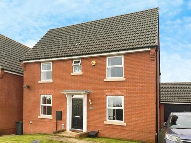 3 Bedroom Detached House For Sale In Oulton, Leeds