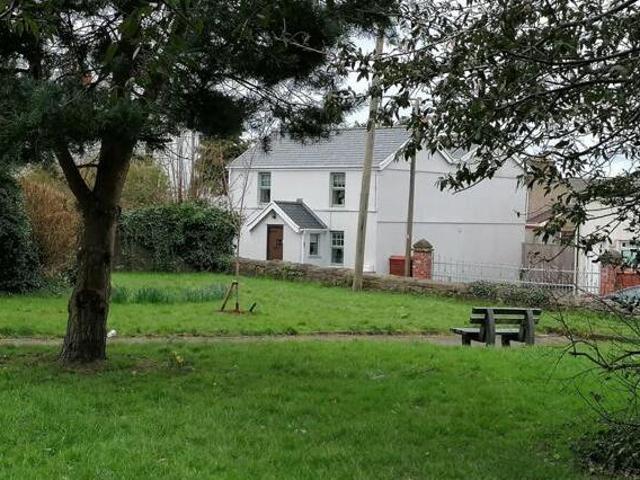 3 Bedroom Detached House For Sale In Loughor, Abertawe