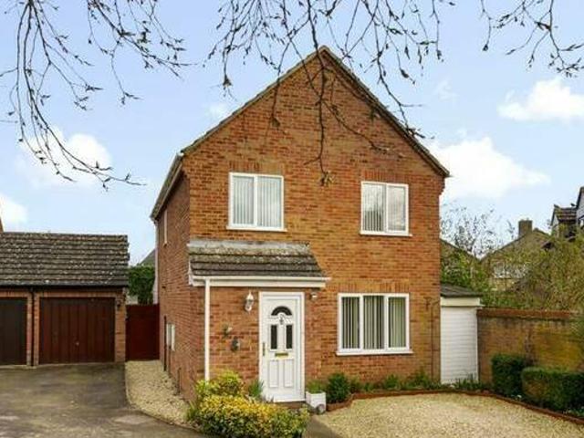 3 bedroom detached house for sale in Lovell close Ducklington OX29