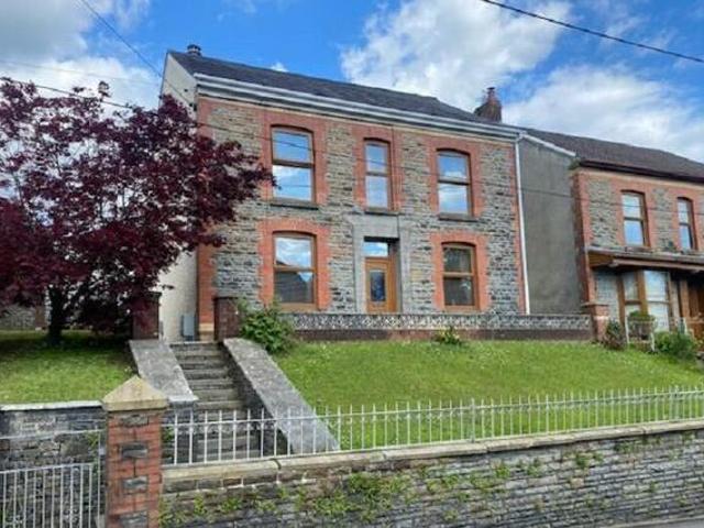 3 Bedroom Detached House For Sale In Lower Cwmtwrch