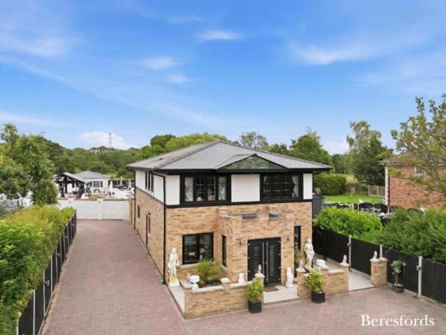 3 bedroom detached house for sale in Lower Dunton Road, Dunton, CM13