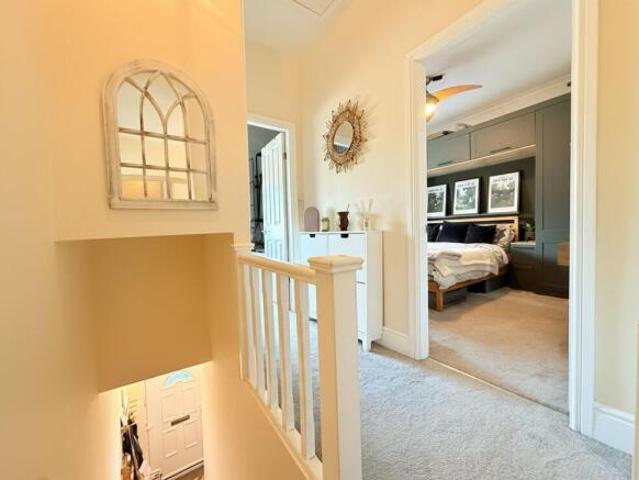 3 bedroom detached house for sale in Lockwood Scar, Huddersfield, HD4