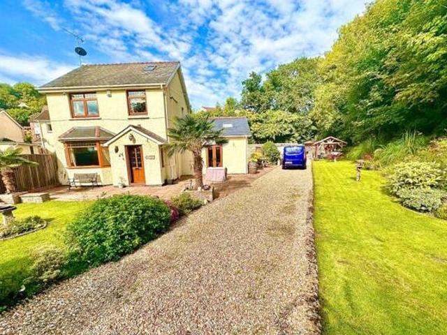3 Bedroom Detached House For Sale In Lodgewood Estate