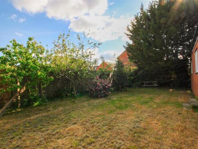 3 bedroom detached house for sale in London Road, Bedford, Bedfordshire, MK42