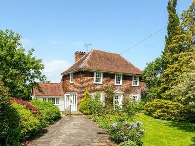 3 Bedroom Detached House For Sale In London
