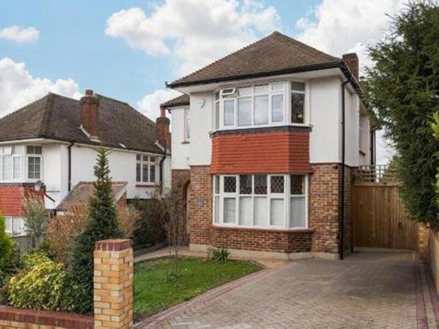 3 Bedroom Detached House For Sale In London