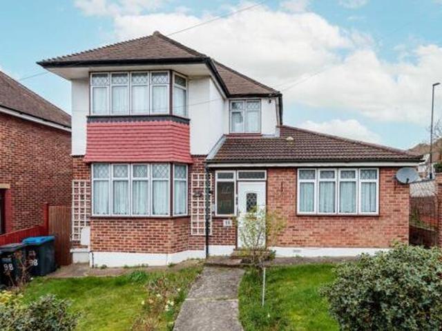 3 Bedroom Detached House For Sale In London