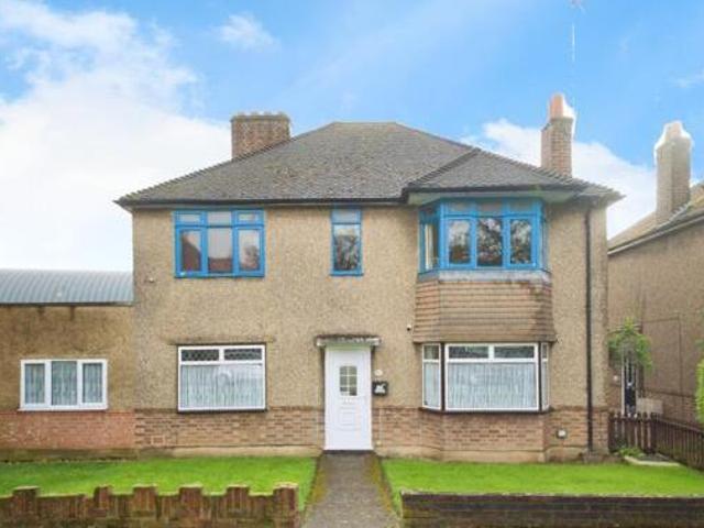 3 Bedroom Detached House For Sale In London