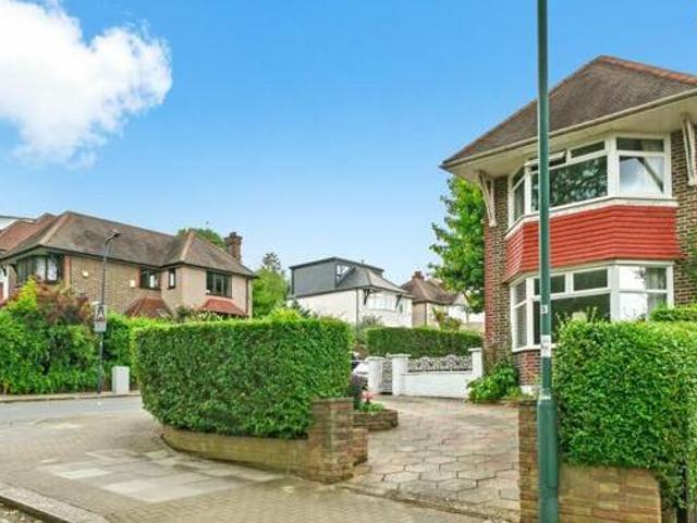 3 Bedroom Detached House For Sale In London