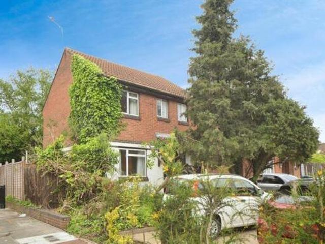 3 Bedroom Detached House For Sale In London