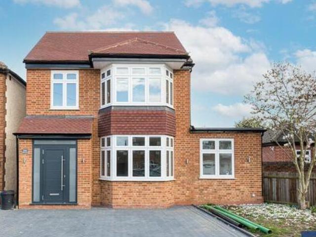 3 Bedroom Detached House For Sale In London