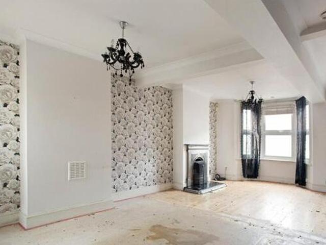 3 Bedroom Detached House For Sale In London
