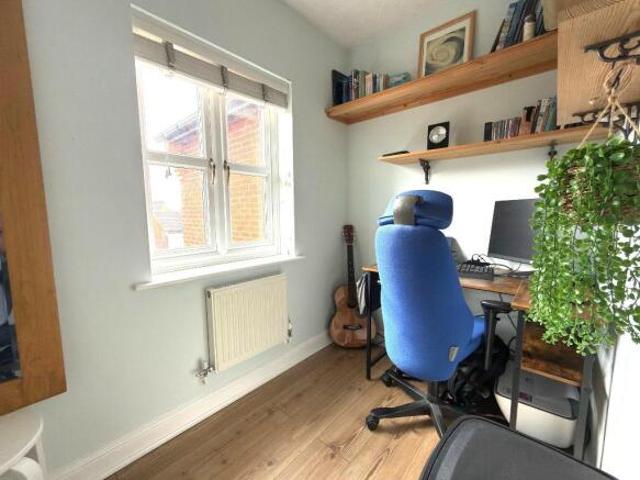 3 bedroom detached house for sale in Lorimer Close, Bushmead, Luton, Bedfordshire, LU2 7RL, LU2