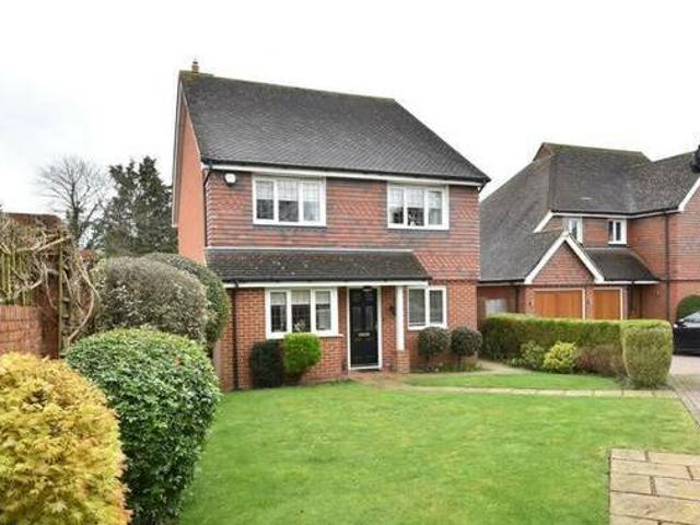 3 bedroom detached house for sale in Launton Drive Bexleyheath DA6