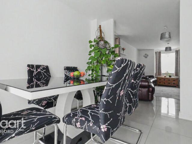 3 bedroom detached house for sale in Lacewing Drive, Bedford, MK40