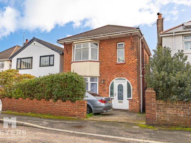 3 bedroom detached house for sale in Lacey Crescent, BH15