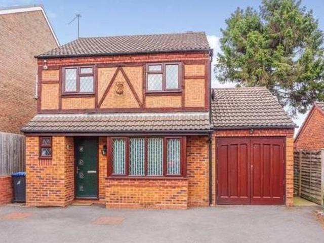 3 bedroom detached house for sale in Lansdowne Crescent Studley B80 B80