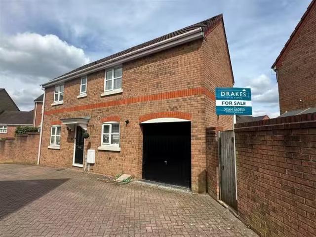 3 bedroom detached house for sale in Ledwell, partens Heath, S.