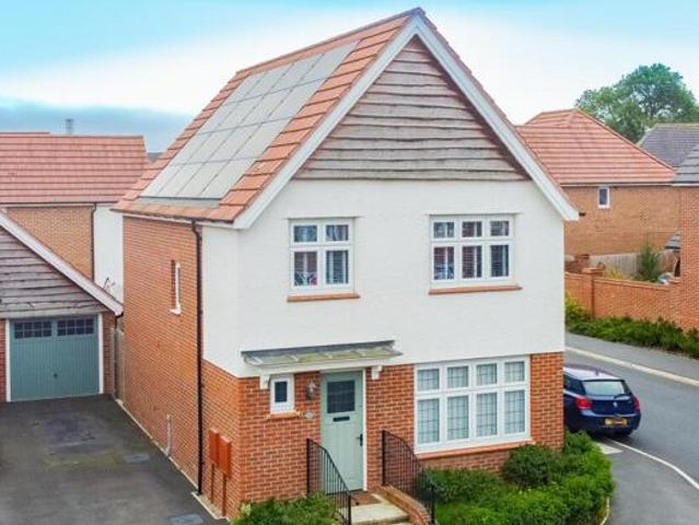 3 Bedroom Detached House For Sale In Leeds
