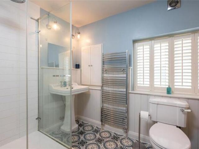 3 bedroom detached house for sale in Leeds Road, Collingham, LS22