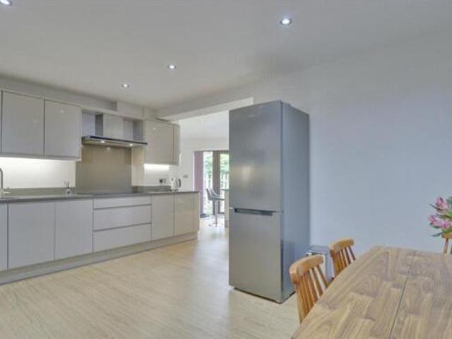 3 Bedroom Detached House For Sale In Leeds, West Yorkshire