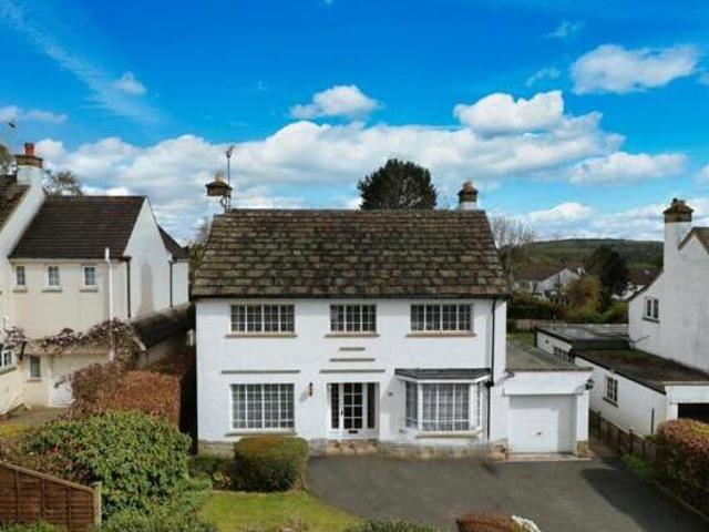 3 Bedroom Detached House For Sale In Leeds, West Yorkshire