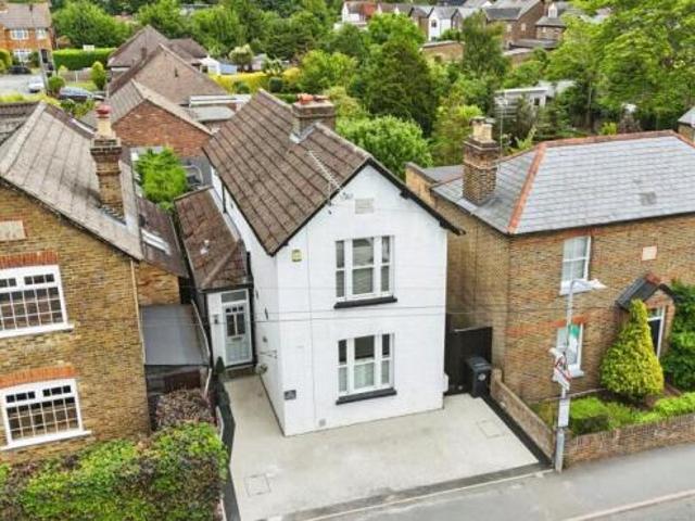 3 bedroom detached house for sale in Lent Rise Road, Burnham, SL1