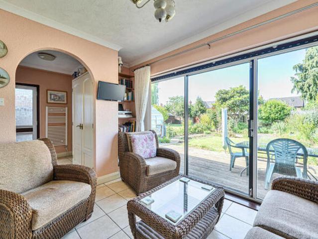3 bedroom detached house for sale in Leon Avenue, Bletchley, Milton Keynes, MK2