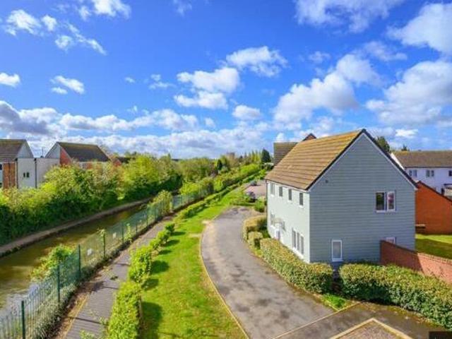 3 Bedroom Detached House For Sale In Little Heath