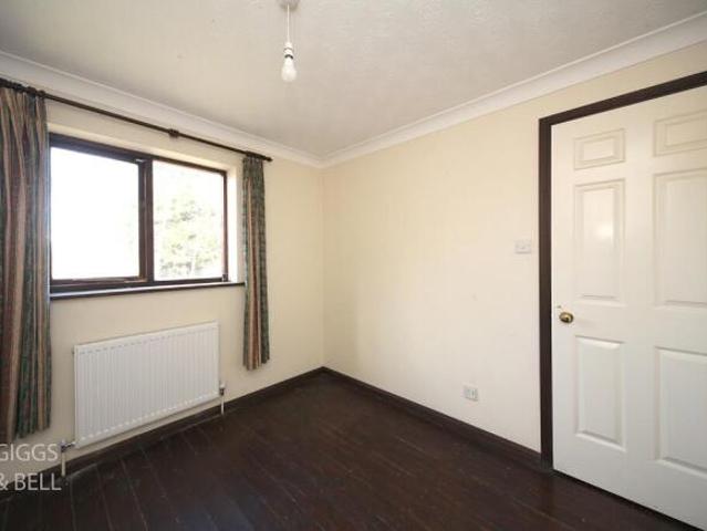 3 bedroom detached house for sale in Linacres, Luton, Bedfordshire, LU4 9XP, LU4