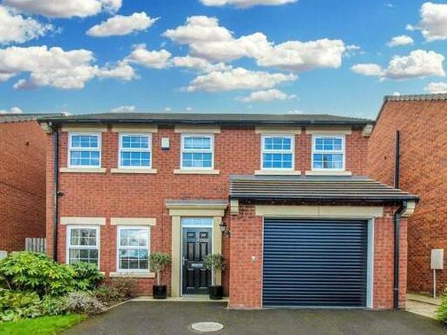 3 bedroom detached house for sale in Lindale Lane Wrenthorpe Wakefield WF2