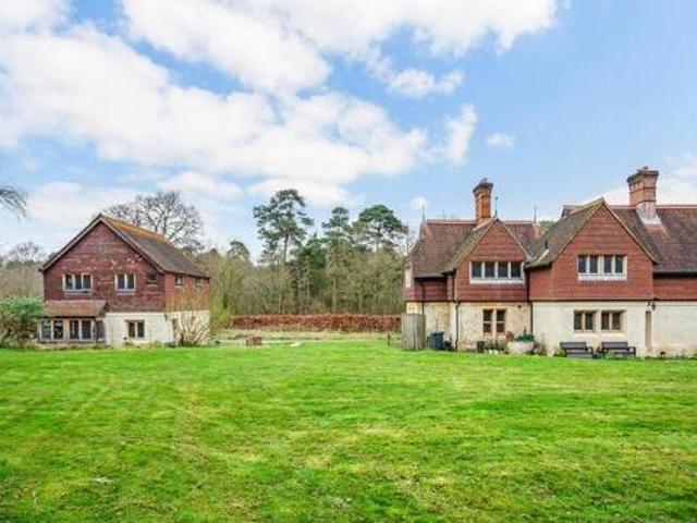 3 Bedroom Detached House For Sale In Liss