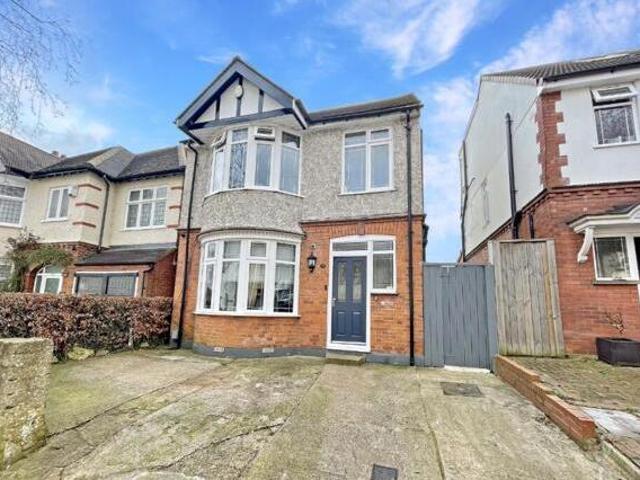 3 Bedroom Detached House For Sale In Luton, Bedfordshire