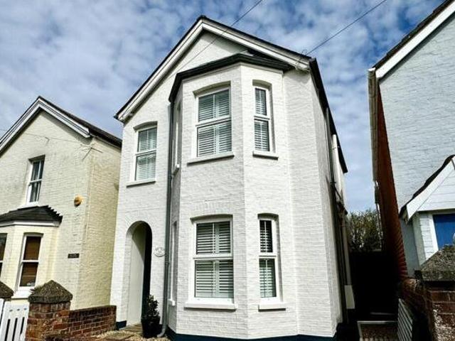 3 Bedroom Detached House For Sale In Lymington, Hampshire
