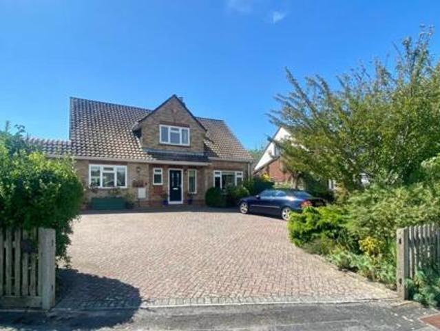 3 Bedroom Detached House For Sale In Lymington