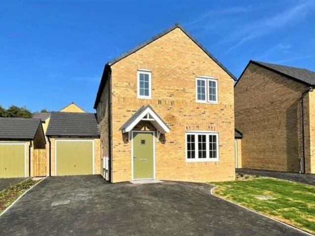3 Bedroom Detached House For Sale In Moore Drive, The Rowans