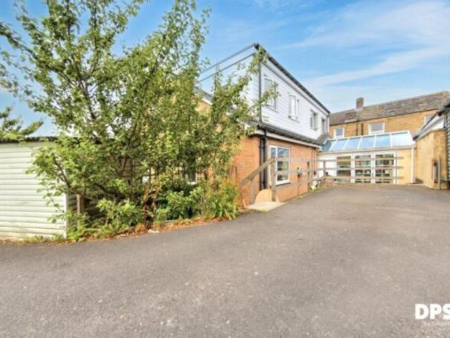 3 bedroom detached house for sale in Moorside Road, Drighlington, Bradford, BD11