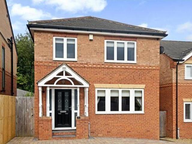 3 Bedroom Detached House For Sale In Morley, Leeds