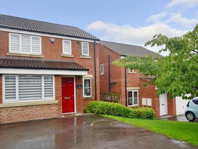 3 Bedroom Detached House For Sale In Morley, Leeds