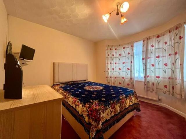 3 bedroom detached house for sale in Mayors Walk, Peterborough, PE3