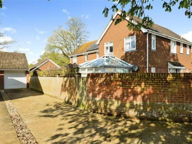 3 bedroom detached house for sale in Mabledon Close, New Romney, Kent, TN28