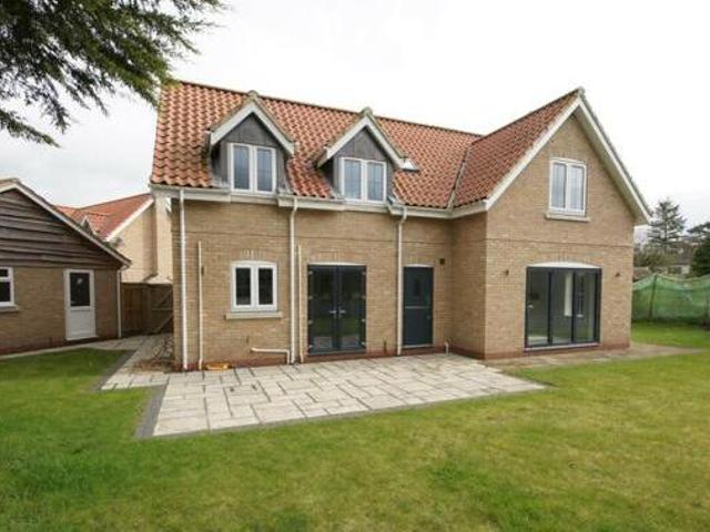 3 Bedroom Detached House For Sale In main Street