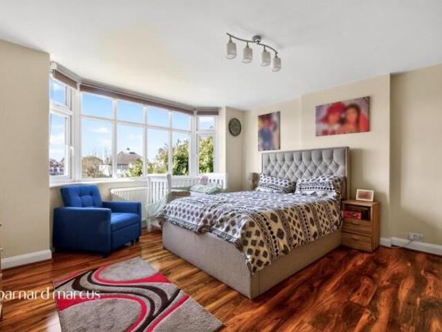 3 bedroom detached house for sale in Malden Way, New Malden, KT3